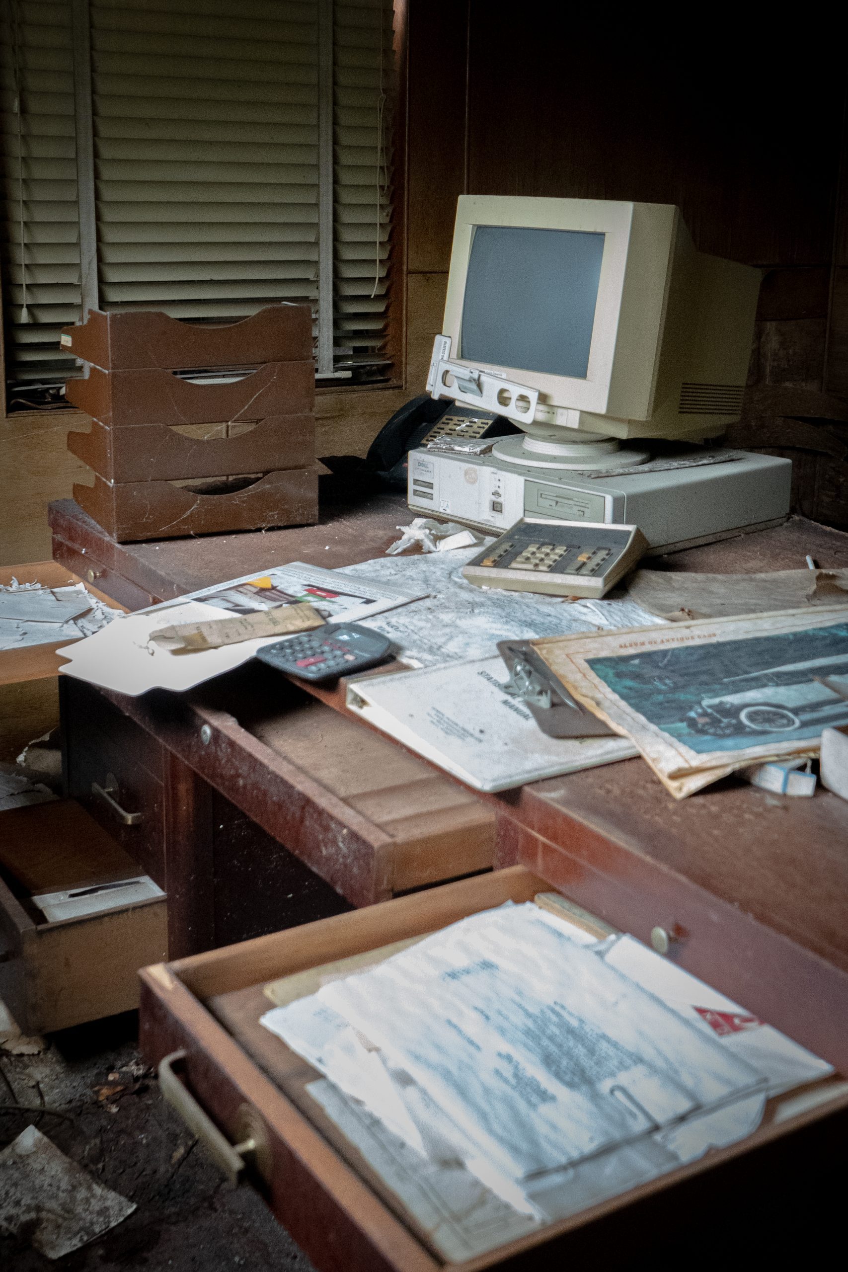 Abandoned Office Desk with Computer - Skaterbate
